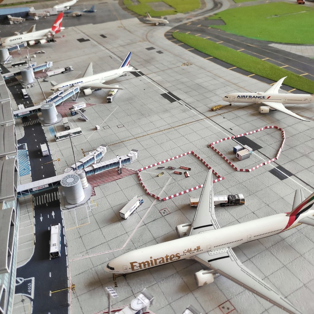 Paris Airport Diorama – Providing resources to make your model airport