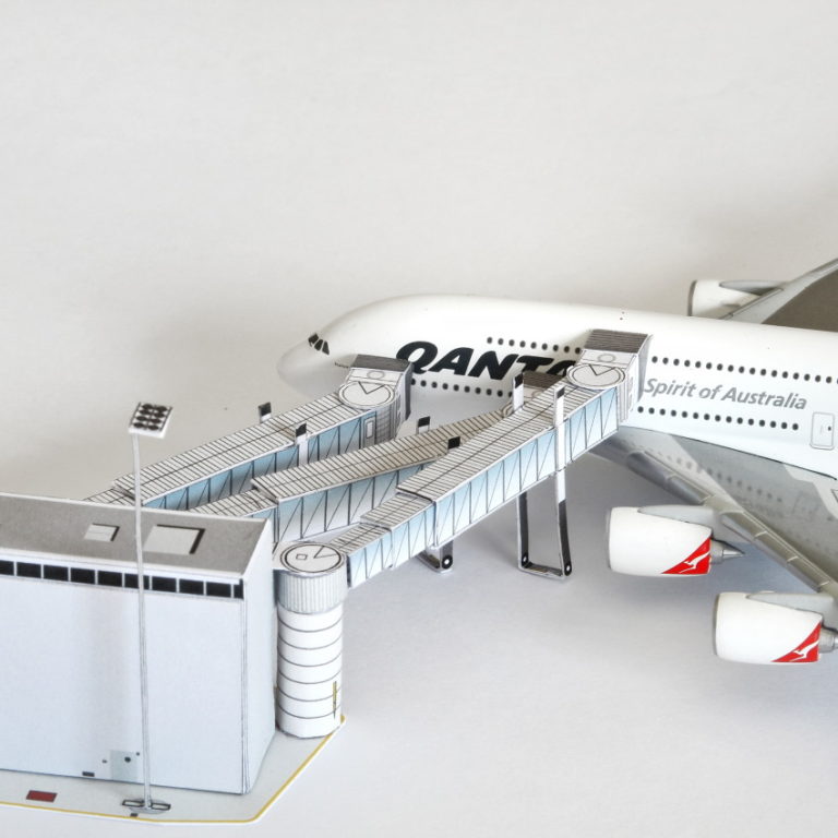 A380 triple boarding bridge – Paris Airport Diorama